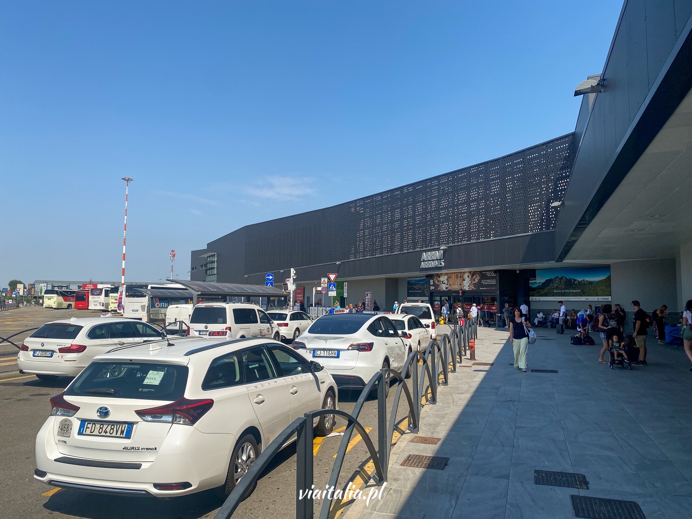 Lotnisko Mediolan-Bergamo (BGY) - dojazd do centrum, autobus, pociąg